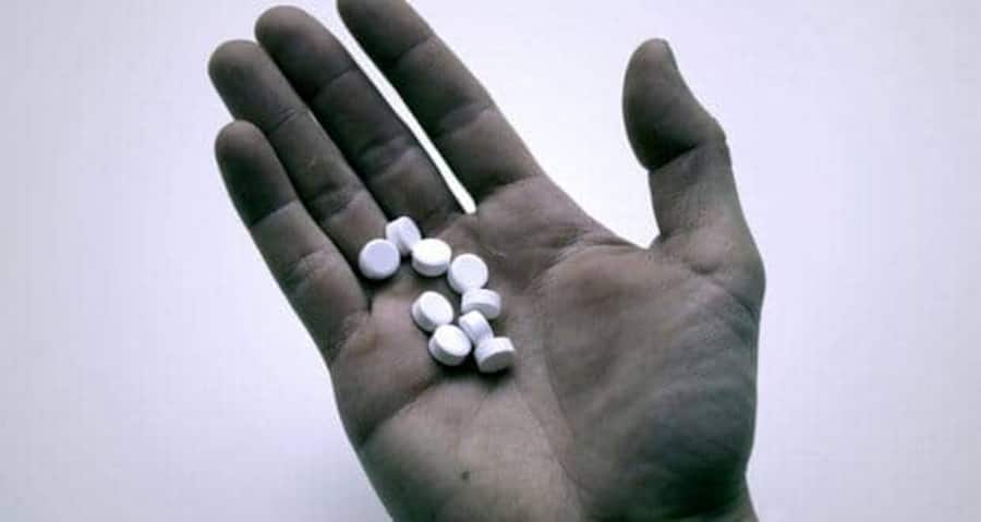 Why popping pills is dangerous for you | TheHealthSite.com