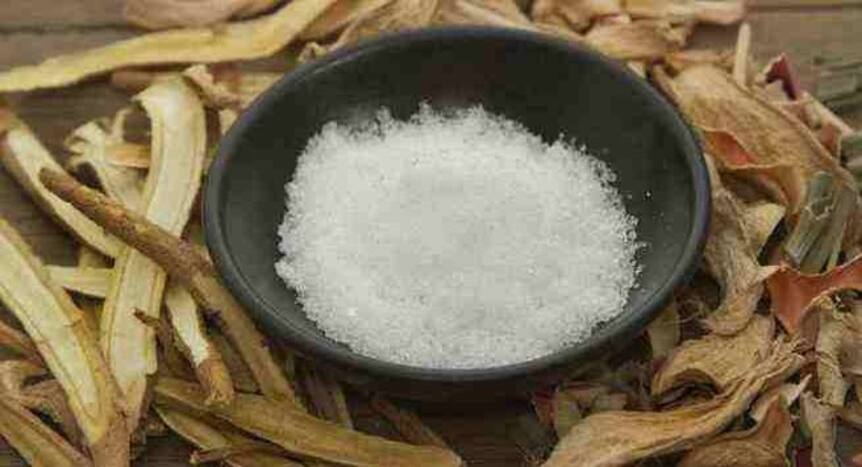Coconut Oil and Camphor Benefits in Hindi: नारियल तेल में कपूर मिलाकर ...