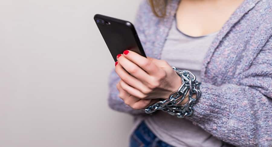 Many smartphone users at risk of being overly dependent on devices ...