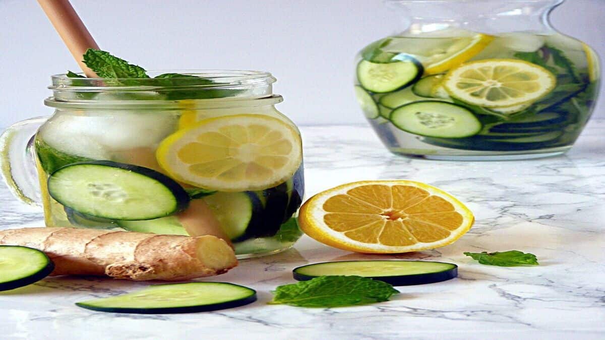 Detox Water मिनटों में साफ कर सकता है आपकी आंतों में जमा गंदगी ...