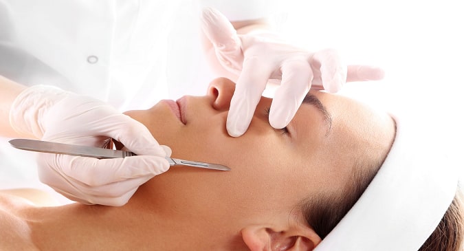 Dermaplaning: Benefits And Possible Side Effects | TheHealthSite.com