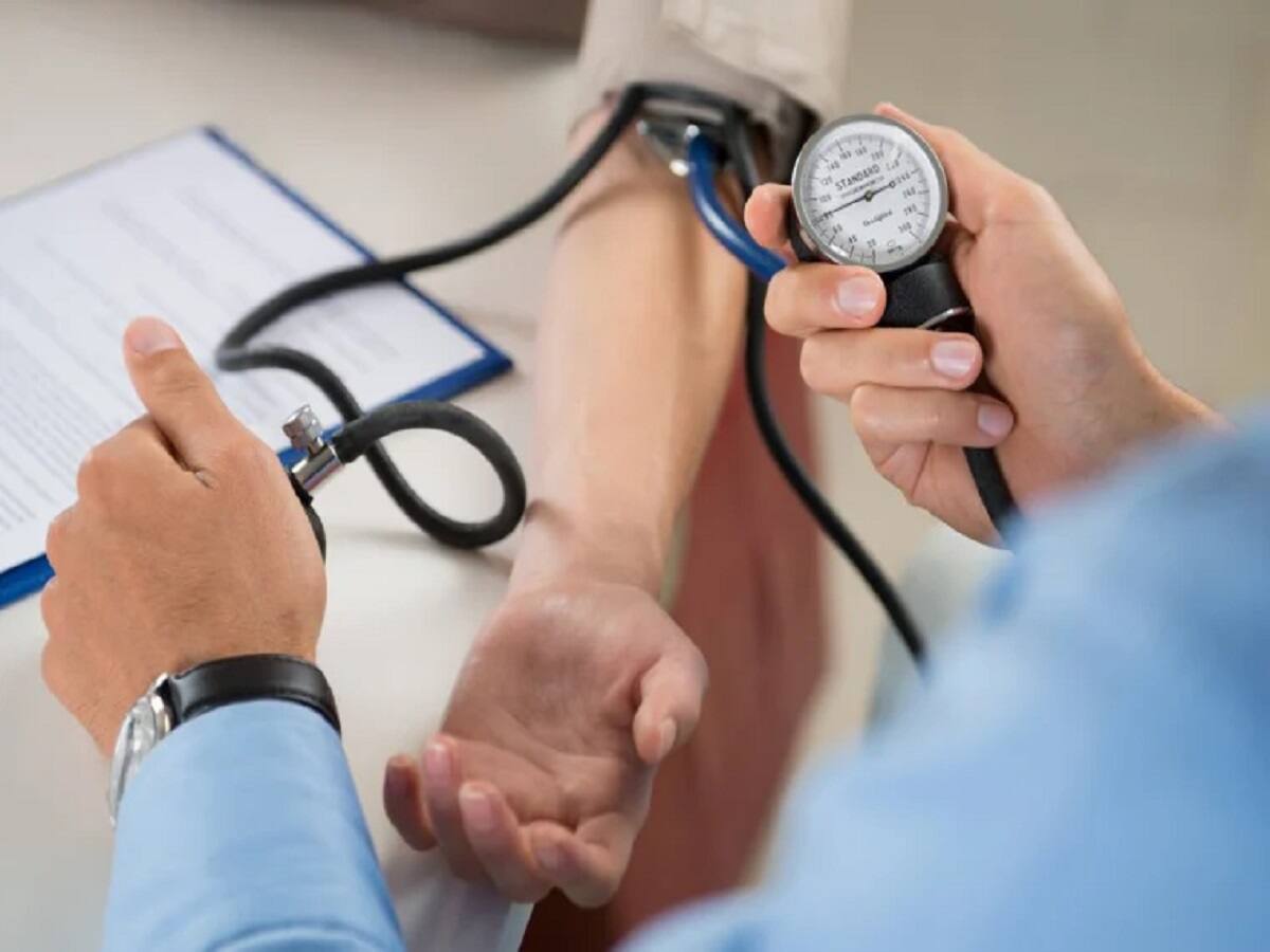High Blood Pressure: 7 Signs of Hypertension To Look For In Legs and ...