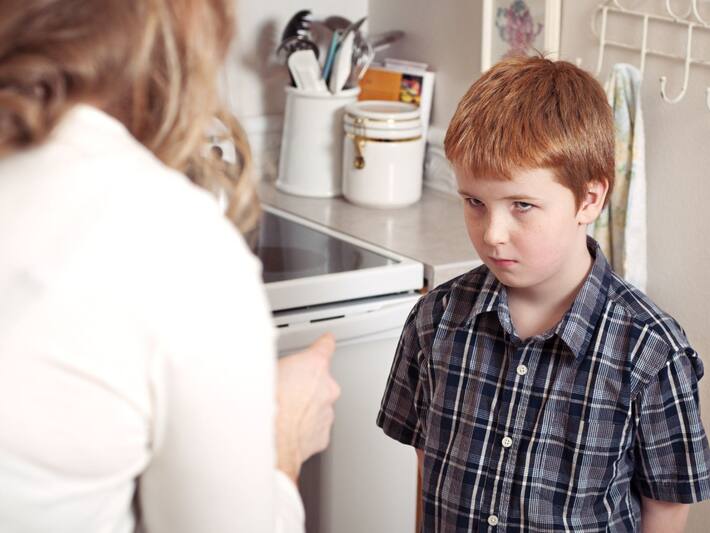 Child using bad language : मां-बाप की इन 5 गलत आदतों के कारण बच्चा देने ...