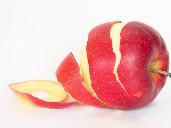 सेब छीलकर खाएं या बिना छिले? जानें सेब खाने का सही तरीका | Best way of ...