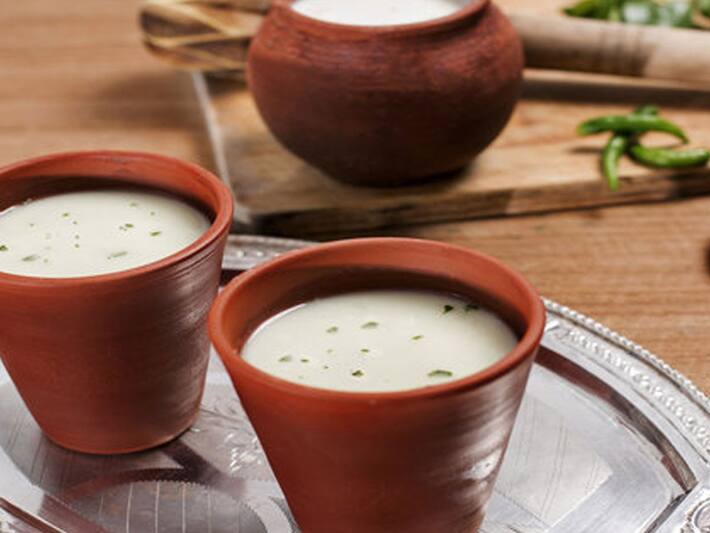 हेल्दी रहने के लिए आप क्या खाते हैं दही या छाछ? जानें कौन है बेहतर ...