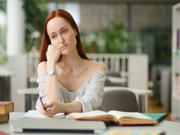 Facing Midlife Crisis? Know The 5 Most Noticeable Signs And Symptoms ...