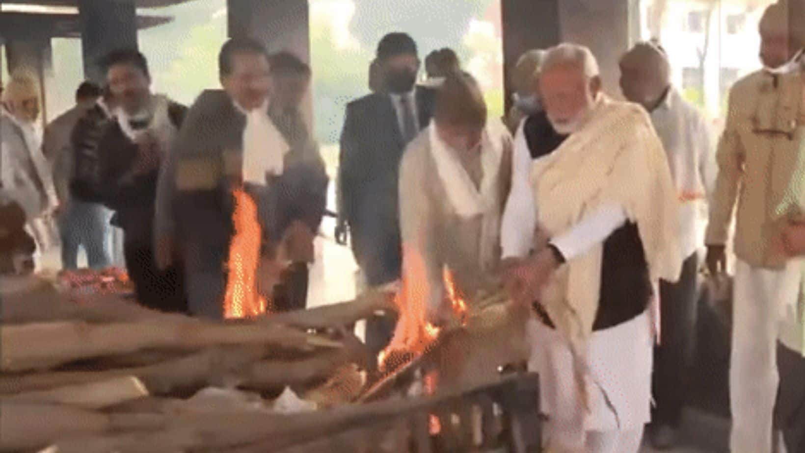 PM Modi's Mother Heeraben Death Updates: Modi Performs Last Rites At ...
