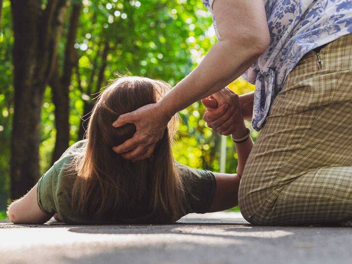 Mirgi Treatment : मिर्गी का दौरा पड़े तो तुरंत आजमाएं ये 5 घरेलू उपचार ...