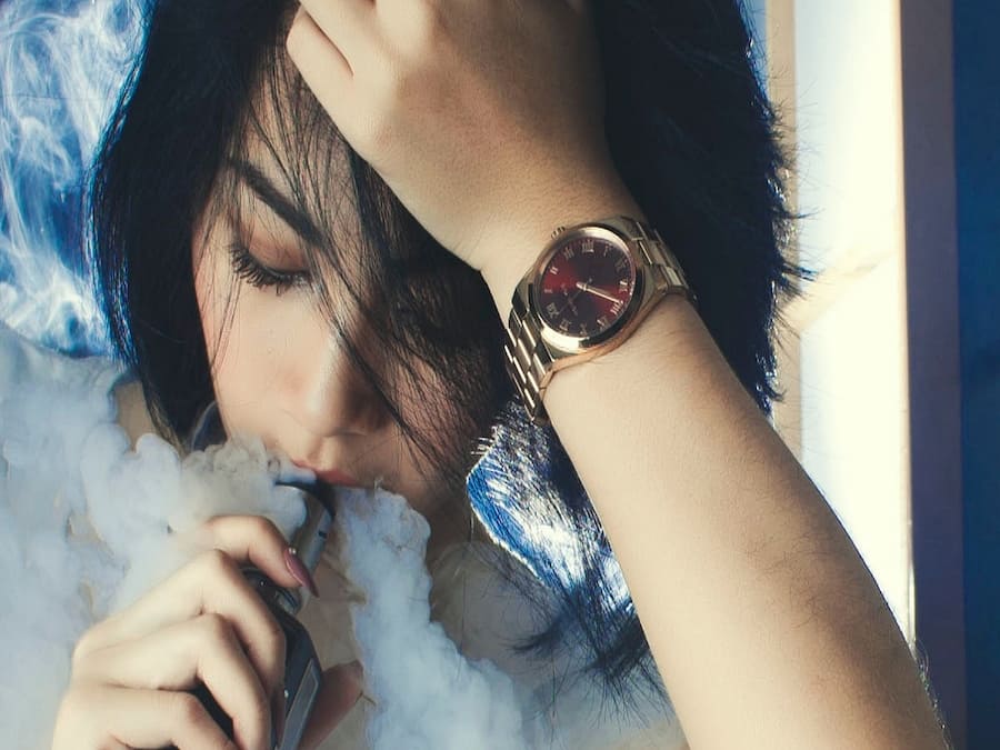 Myth Buster: Is Vaping A Safe Alternative To Smoking? | TheHealthSite.com