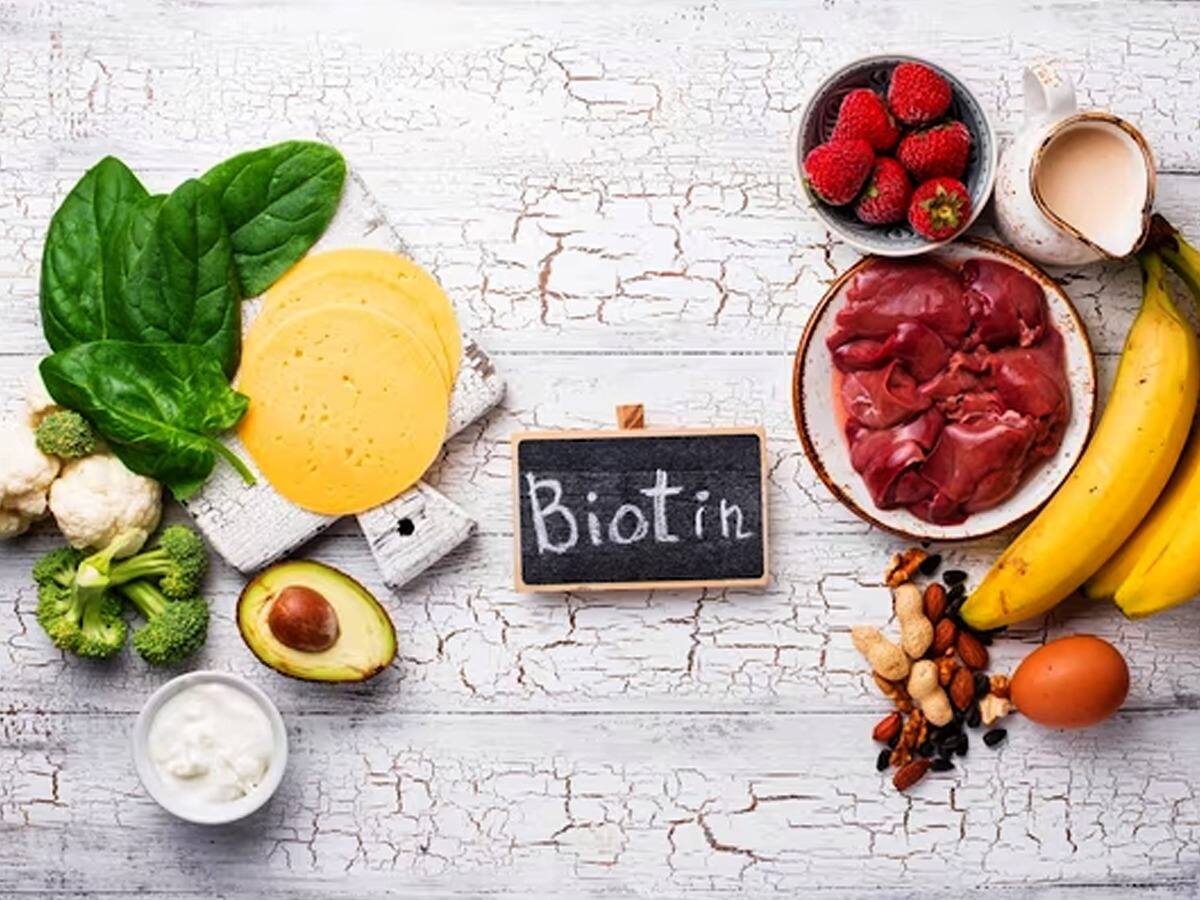 झाड़ू जैसे बालों से आ गई हैं तंग तो रोज खाएं बायोटिन से भरपूर ये 5 ...