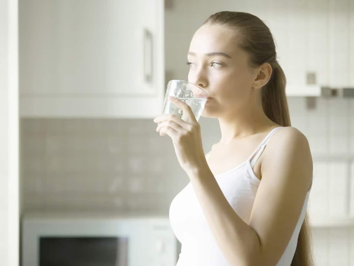 Water Poisoning In Hindi | ज्यादा पान पने से महिला हुई अस्पताल में भर्त, जानिए 1 दिन में कितना ...