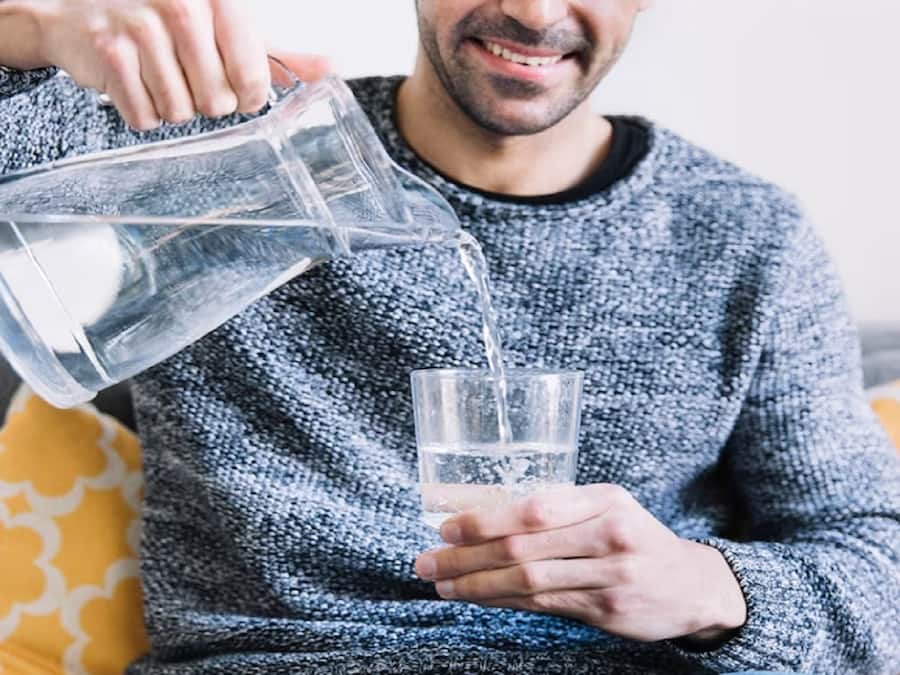 Water intoxication or Hypernatremia: Side Effects Of Drinking Too Much Water | TheHealthSite.com