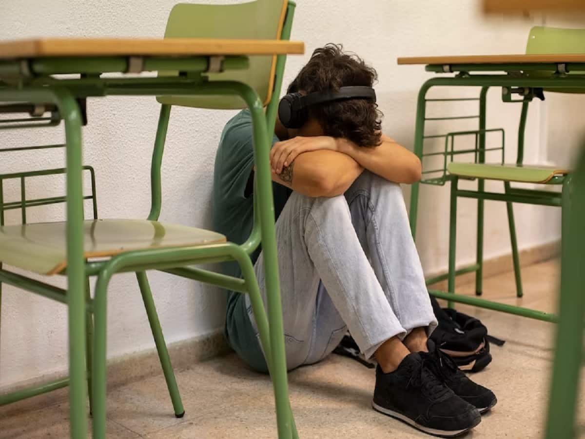 Factors Driving Suicide Cases Among Young Students | TheHealthSite.com