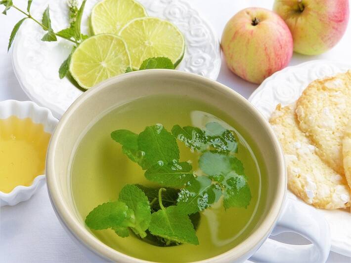 6 Amazing Health Benefits of Drinking Mint Tea Every Morning ...