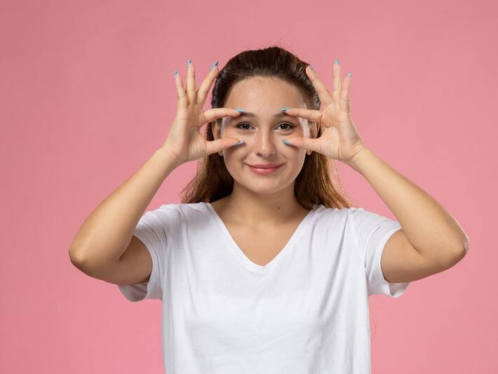 5 Easy Eye Exercises That You Can Do From Desk | TheHealthSite.com