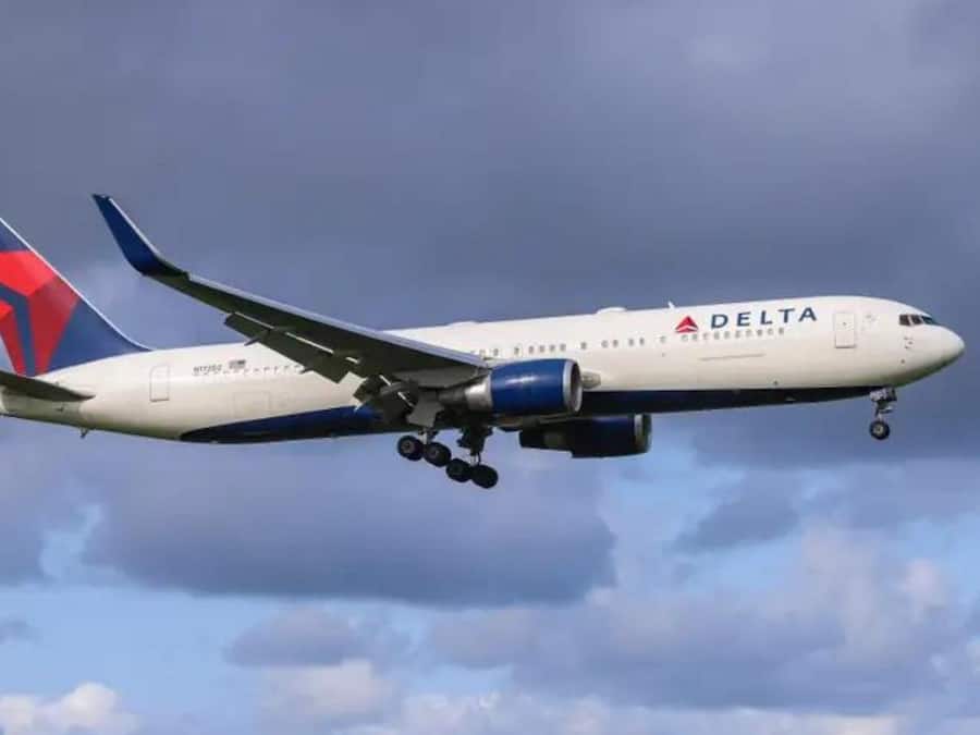 US Passenger Poops On Seat During Flight, Left the Faeces Spread Out ...