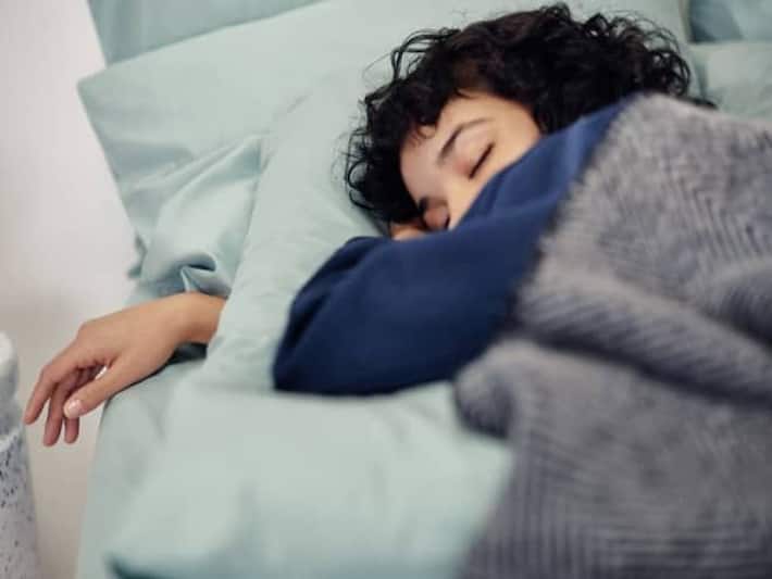 Gen Z And Sleep: When Do Their Screens Turn Off? | TheHealthSite.com