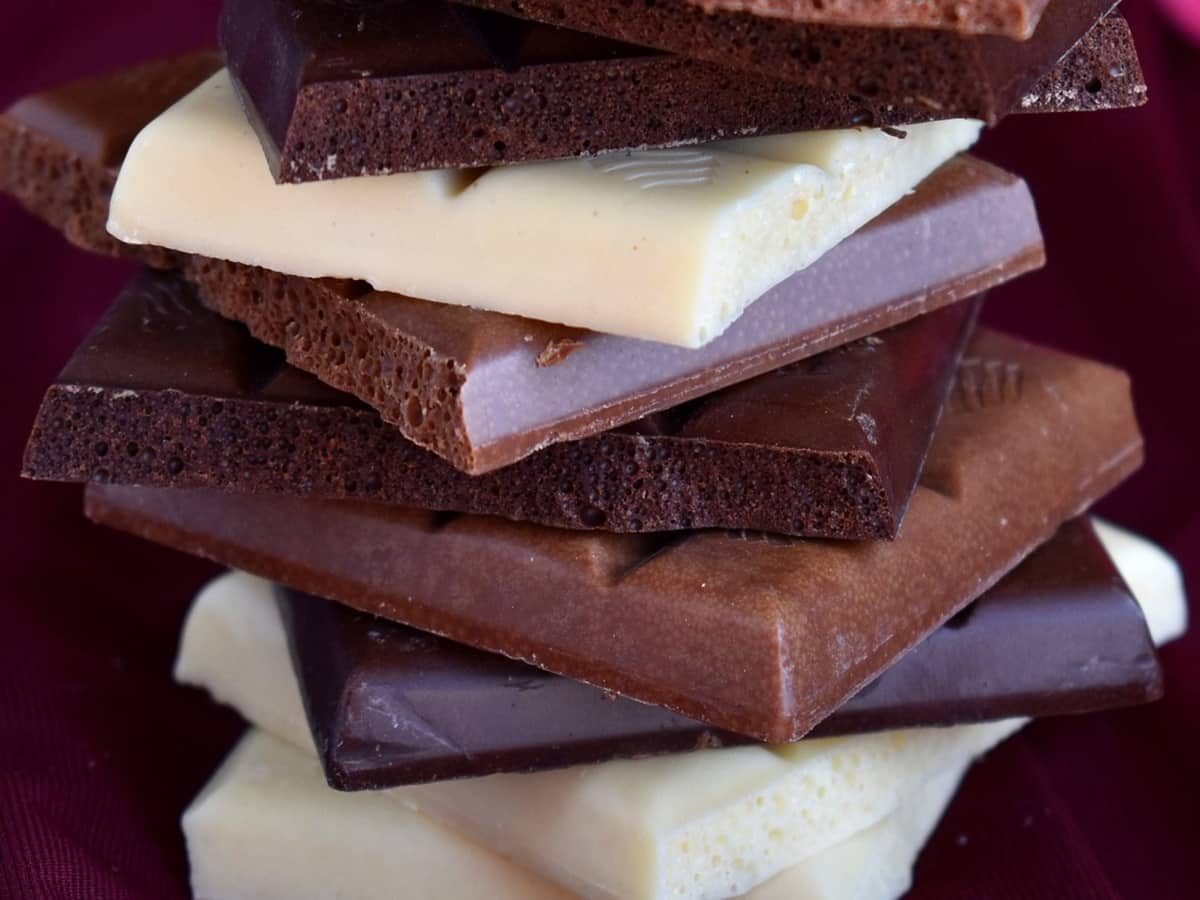 Dark Chocolate Vs White Chocolate: How To Determine Which One's ...