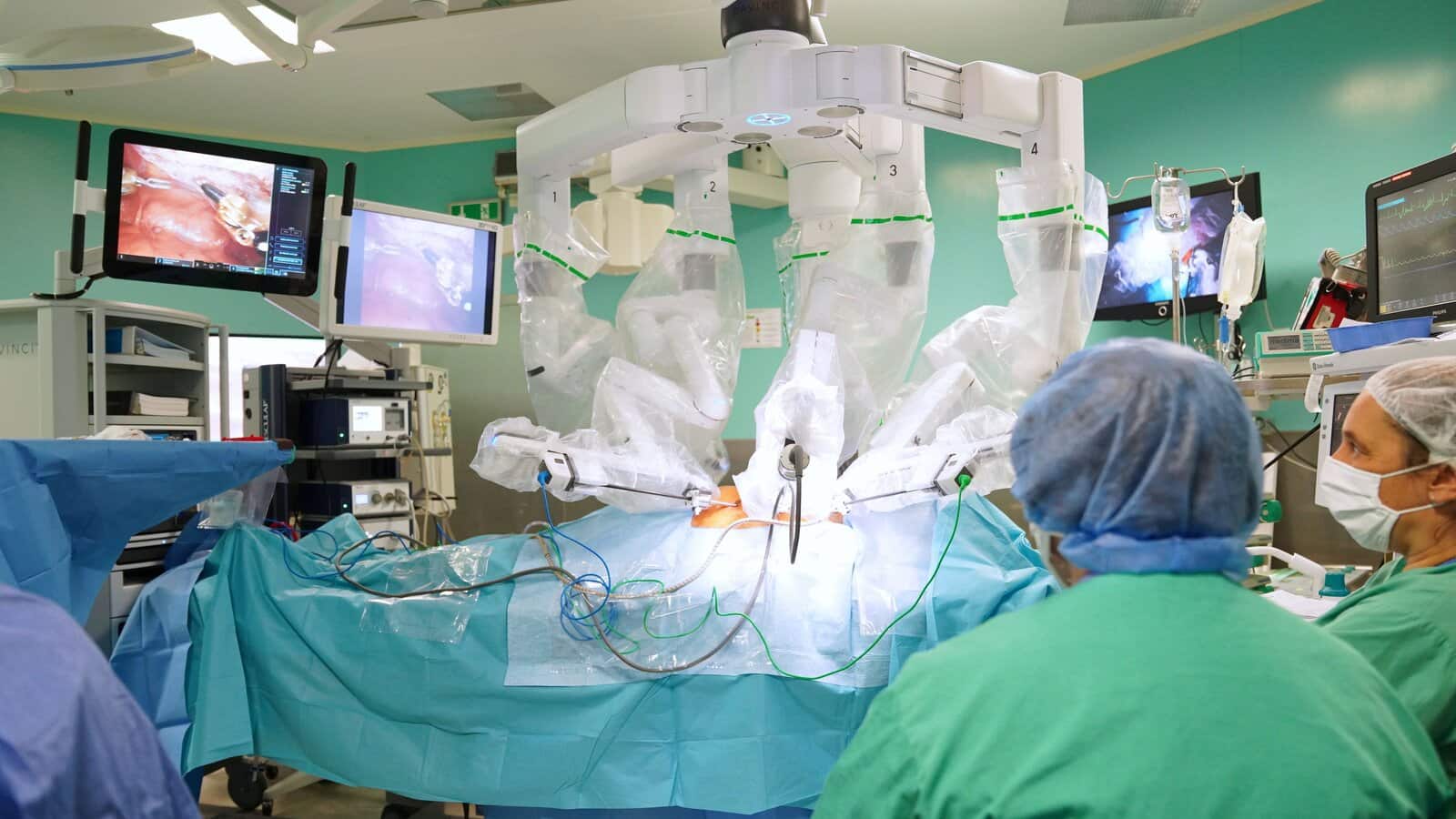 Robotic Surgery Vs Normal Surgery: Difference Explained By Robotic ...