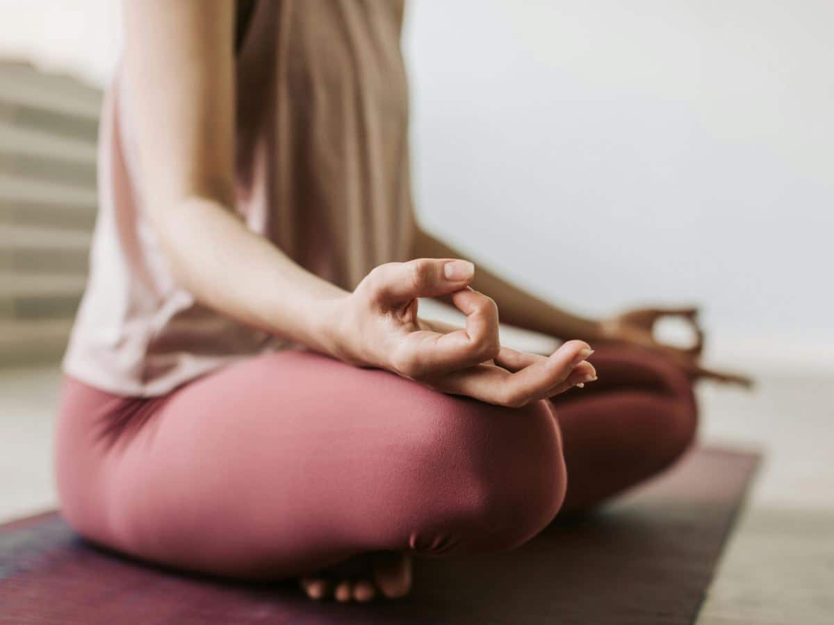 Shakti Mudra Benefits: Boosting Good Cholesterol and 5 Other Advantages ...