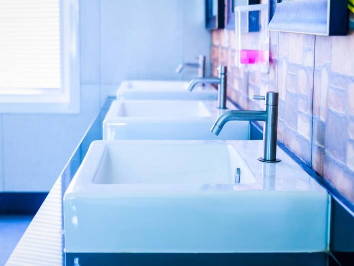 Everything To Know About Drug-Resistant Superbugs Found In Hospital ...