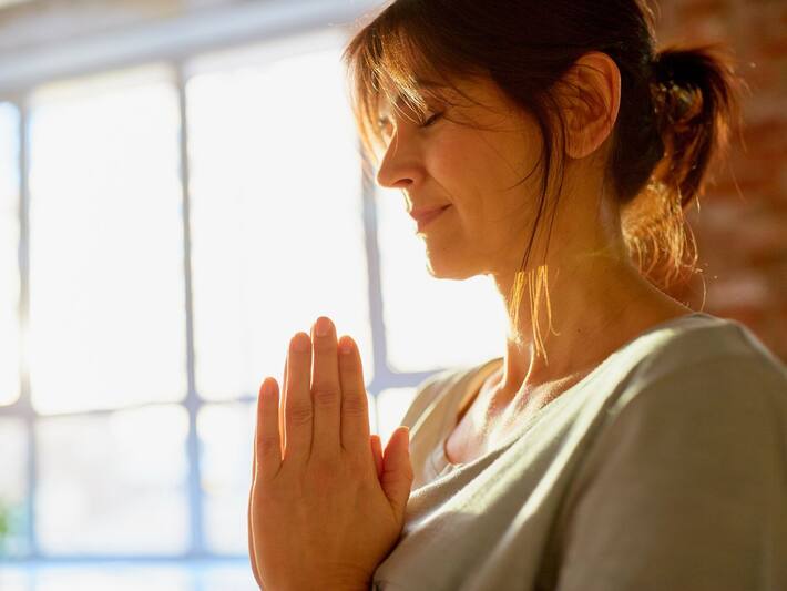 5 Yoga Mudra To Strengthen Heart Health And Prevent Summer Stroke ...