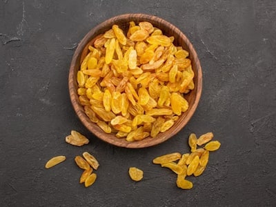 9 Benefits Of Eating Raisins In The Morning | TheHealthSite.com