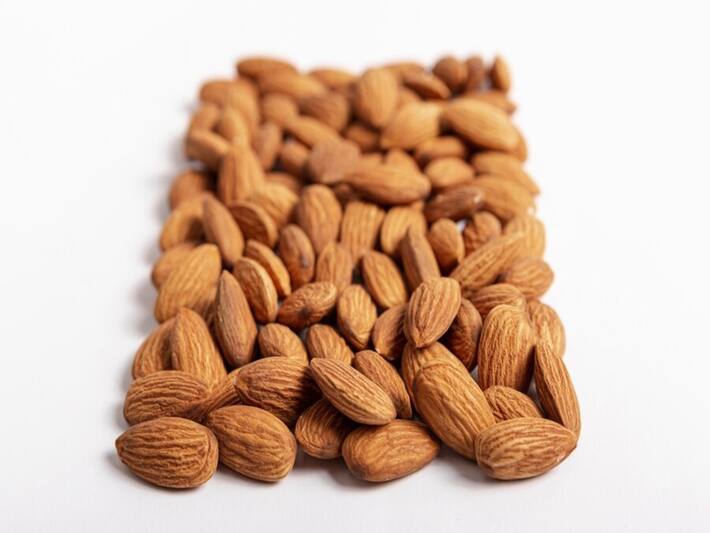7 Health Benefits Of Eating Almond In Monsoon To Boost Immunity ...