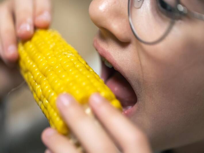 7 Benefits Of Eating Boiled Corn Every Day | TheHealthSite.com