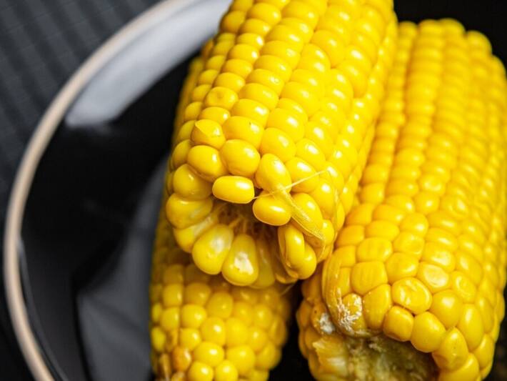 7 Benefits Of Eating Boiled Corn Every Day | TheHealthSite.com