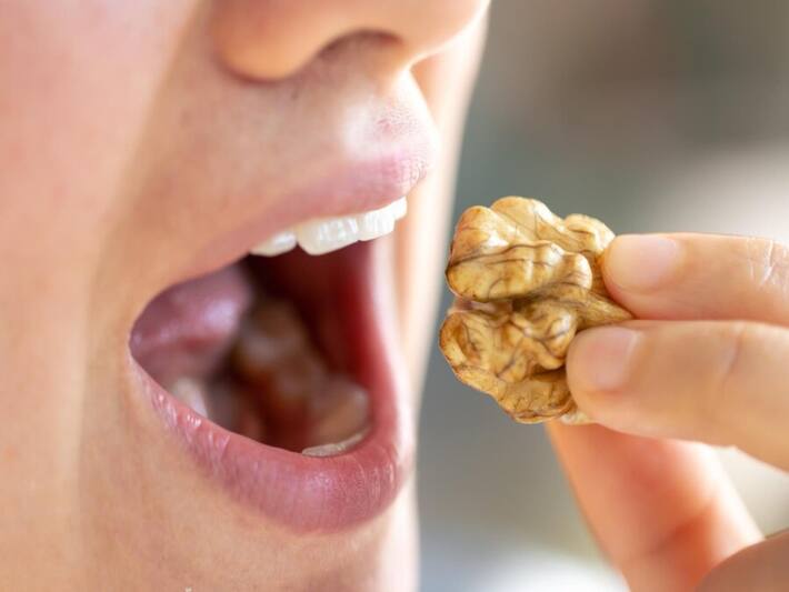 7 Health Benefits Of Eating Walnuts In Monsoon To Boost Immunity ...