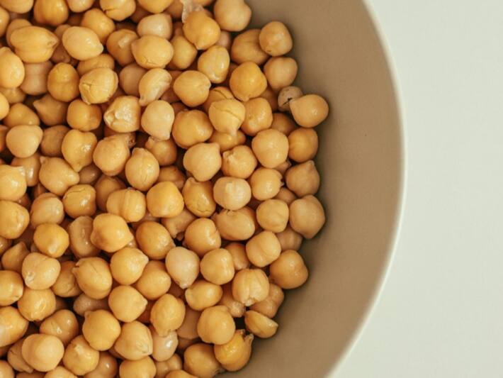 7 Ways In Which Chickpeas Are Super Beneficial For The Skin ...