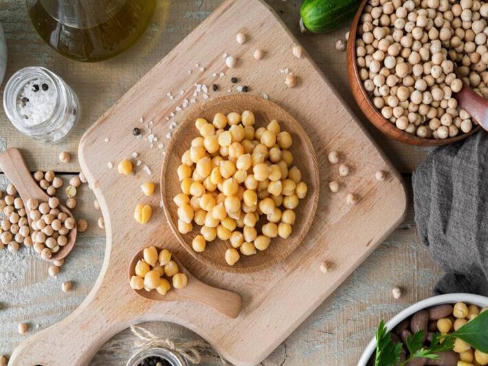 7 Ways In Which Chickpeas Are Super Beneficial For The Skin ...