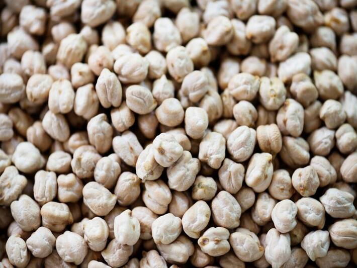 7 Ways In Which Chickpeas Are Super Beneficial For The Skin ...