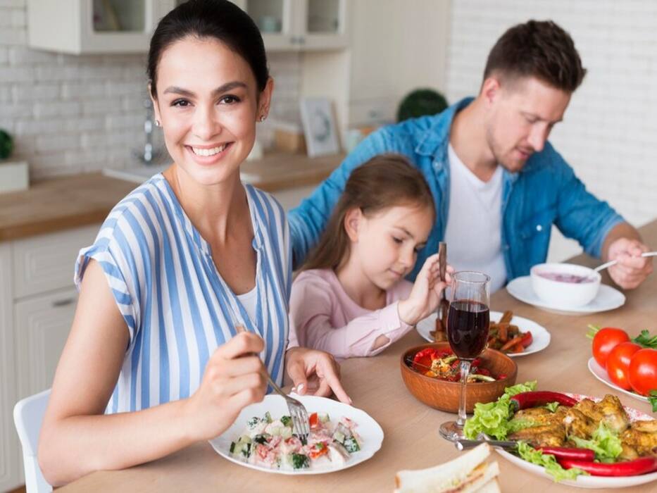 7 Things Parents Can Do To Prevent Their Kids From Eating Too Much ...