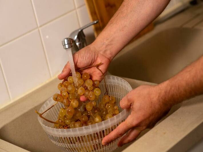 7 Foods You Must Wash Thoroughly To Prevent Foodborne Illnesses ...