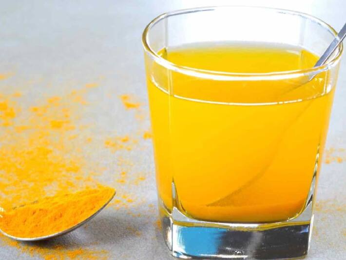 Turmeric water benefits: यामी गौतम सुबह पीती हैं हल्दी वाला पानी, जानिए ...