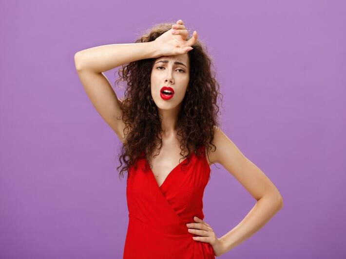 10 Classic Signs And Symptoms Of Menopause That Most Women Experience ...
