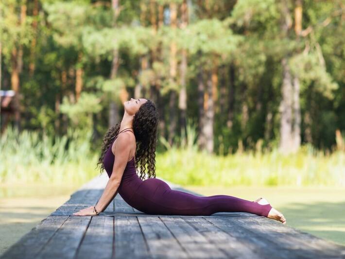 5 Easy Yoga Asanas To Try In Winter If You Are Suffering From Cold And ...