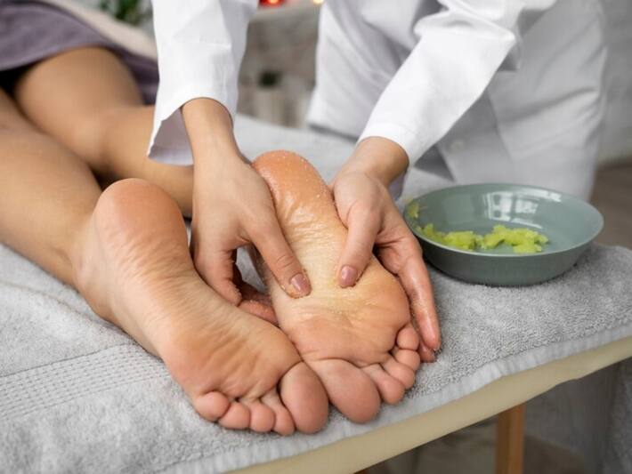 9 Health Benefits Of Massaging Feet With Mustard Oil Before Bed ...
