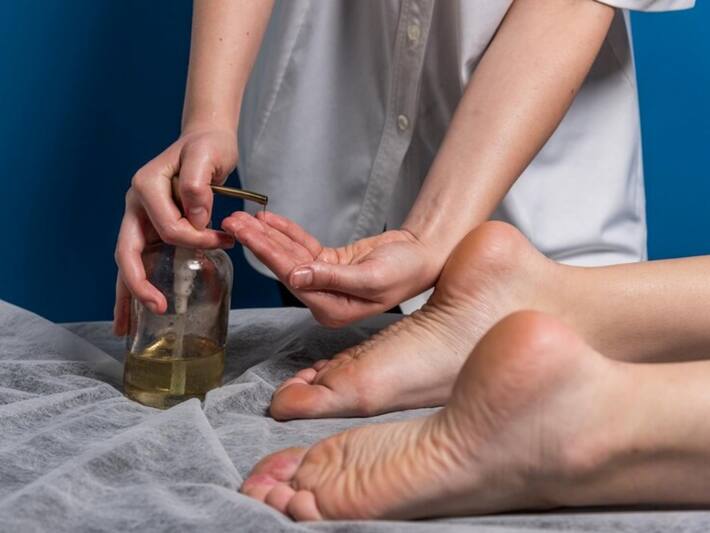9 Health Benefits Of Massaging Feet With Mustard Oil Before Bed ...