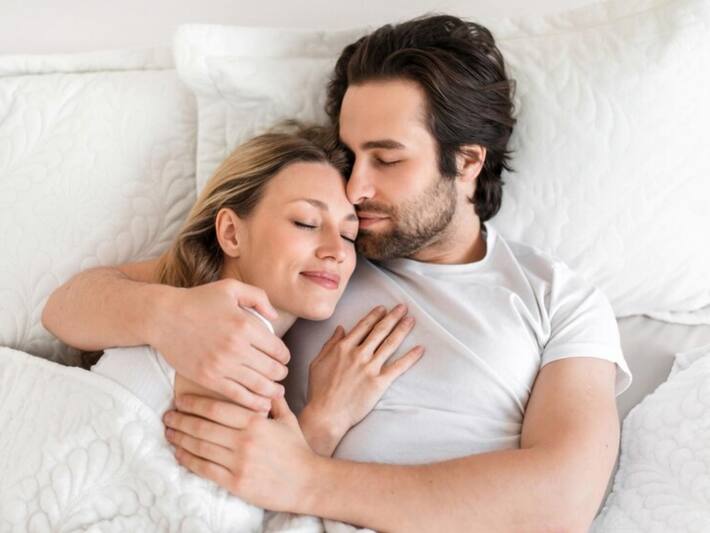 These Are The 8 Health Benefits Of Cuddling Every Day | TheHealthSite.com