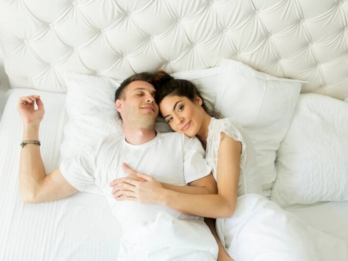 These Are The 8 Health Benefits Of Cuddling Every Day | TheHealthSite.com