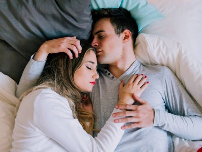 These Are The 8 Health Benefits Of Cuddling Every Day | TheHealthSite.com