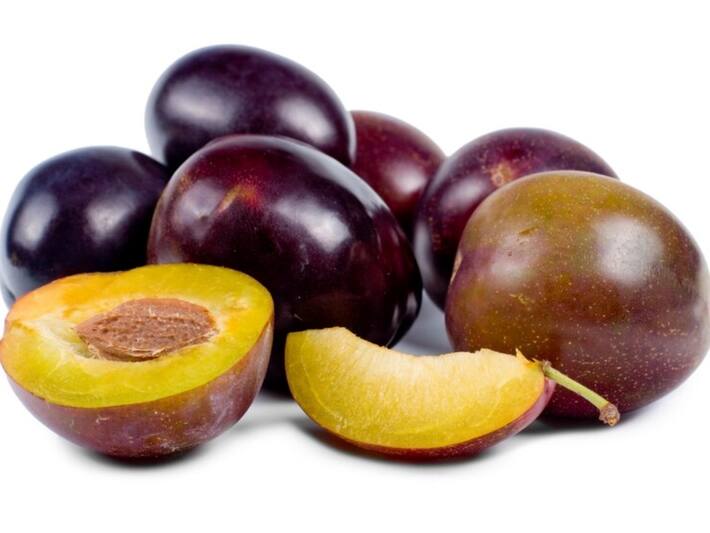 Looking To Lose Weight? Eat Plums! | TheHealthSite.com