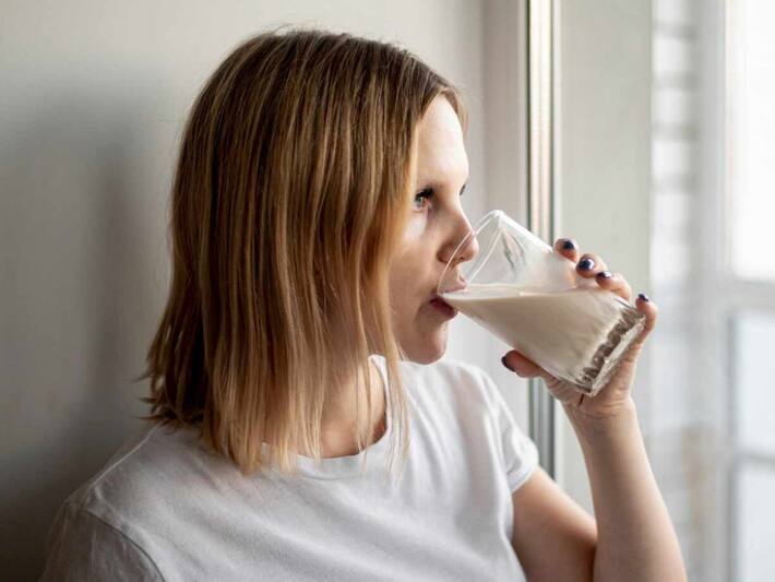 7 Health Benefits Of Consuming Milk Every Morning | TheHealthSite.com