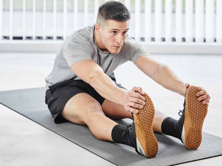 7 Quick And Easy Yoga Asanas For Office Goers To Practise Every Morning ...