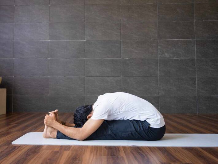 6 Yoga Asanas To Practise When You Feel Sad | TheHealthSite.com