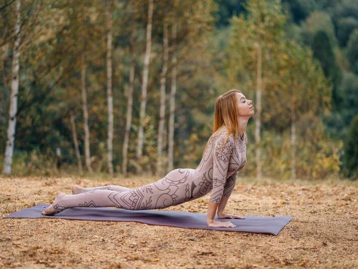 7 Best Yoga Poses To Practise Outdoors For Maximum Health Benefits ...