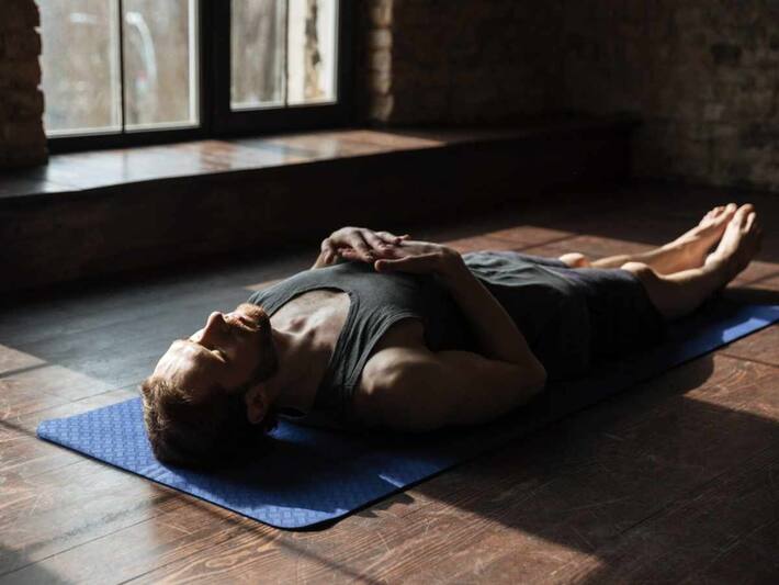 6 Best Yoga Asanas To Practise Under The Moon Every Night ...